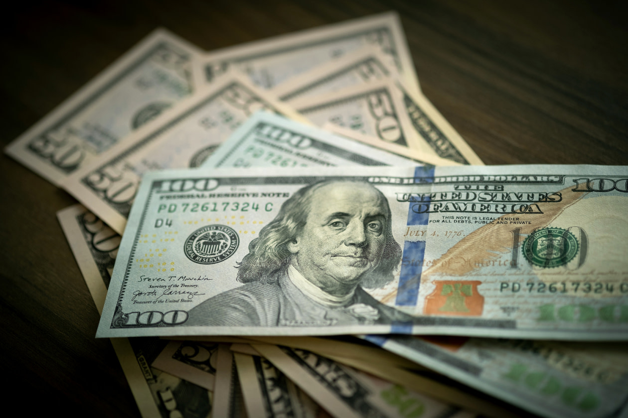 What does a falling US dollar mean for stock markets and investors? | HL